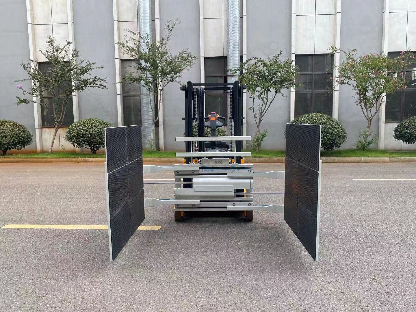 1500 KG Double Reach Lift Truck Counterbalance Forklift Displacement ...