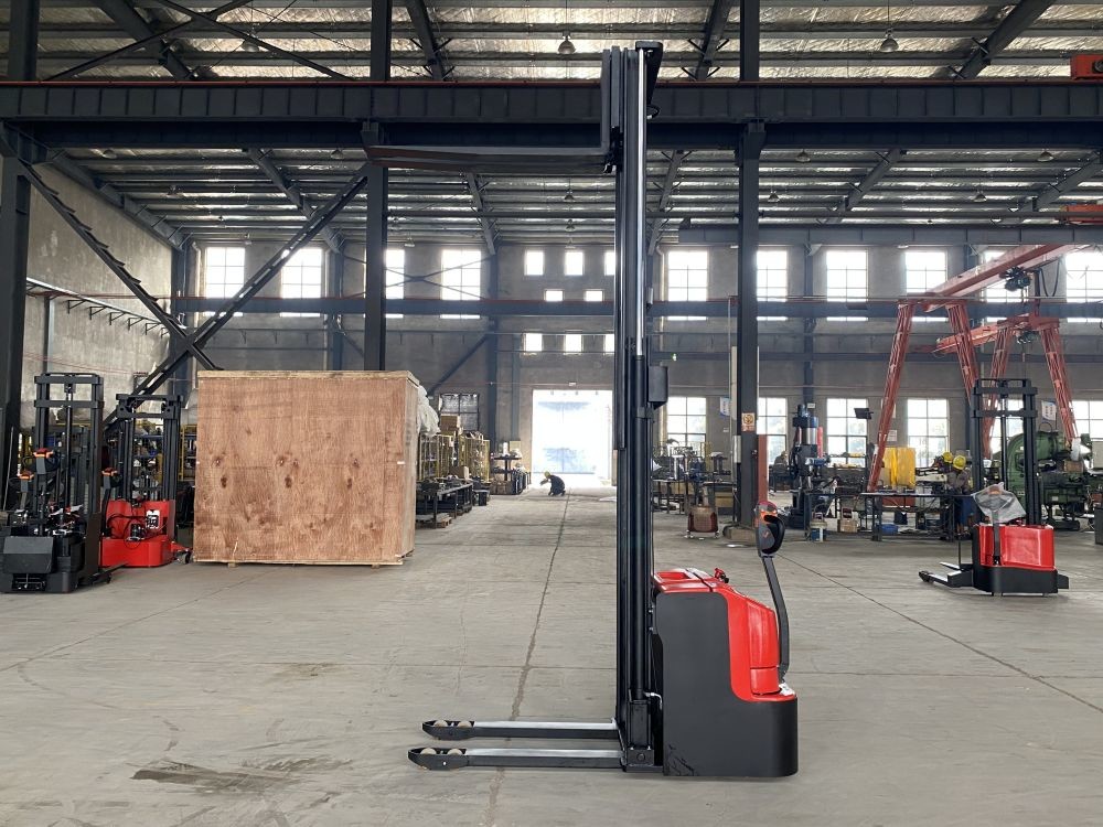 Non Standard Electric Pallet Stacker 2000 KG Pallet Stacking Truck