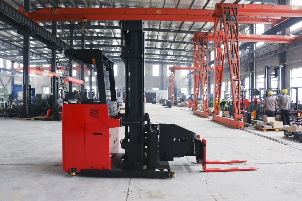 Narrow Channels 3 Way Pallet Stacker Load Center Distance 500mm