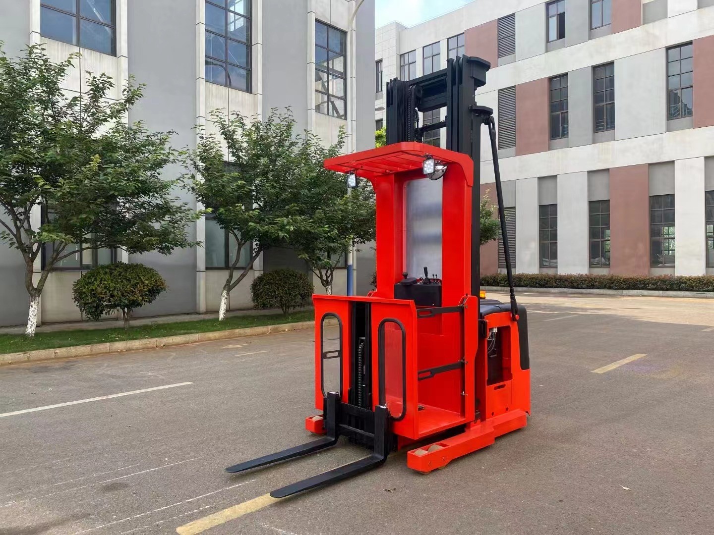 Load Capacity 1000 kg Electric Order Picker Lifting on Platform Human ...