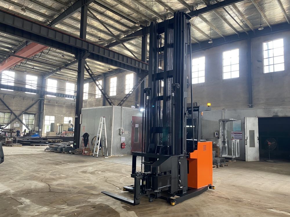 3 Way Electric Pallet Stacker 1500 KG Lifting Height 10000 mm Stand-on ...