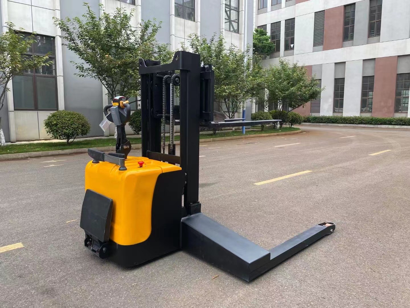 Non Standard Pallet Stacker Truck Rated Load Capacity 2500 KG with AC Motor