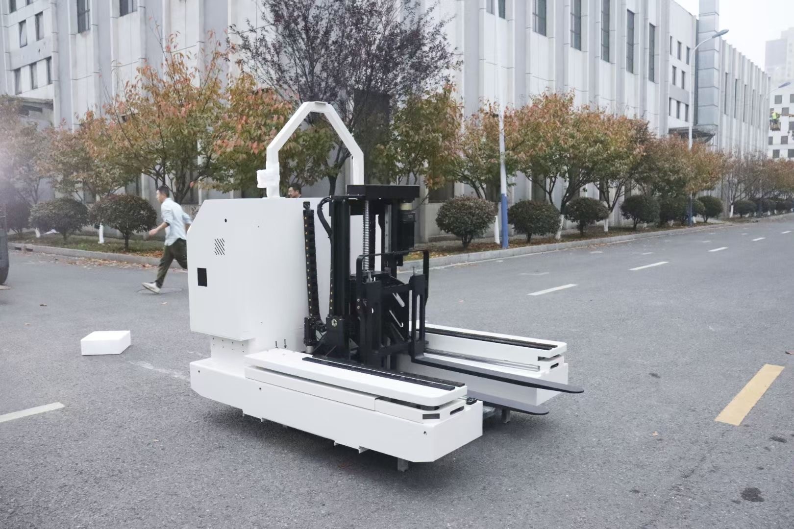 Non Standard AGV Body Electric Reach Forward Jack Truck Rated Load ...